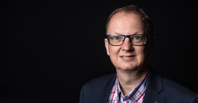 396_Dr. Robert Kaspar_1024x535 - Sports Maniac